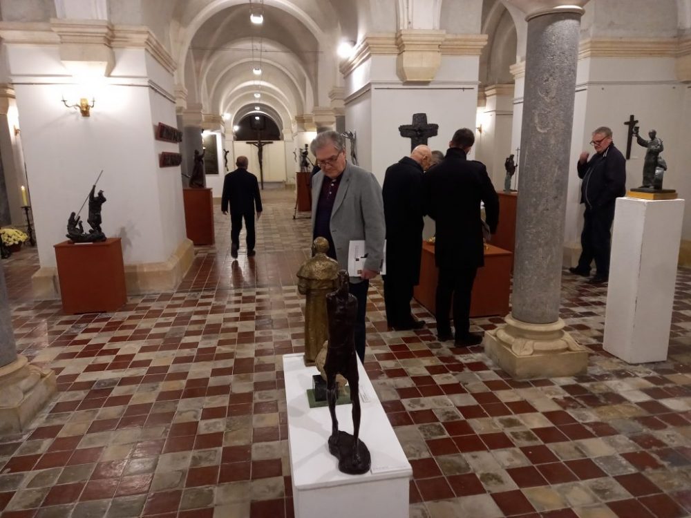 U kripti katedrale izloženo 107 djela eminentnih hrvatskih kipara iz ...
